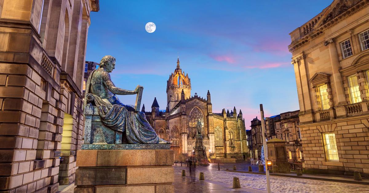 Edinburgh Airport Car Rentals from $29/day